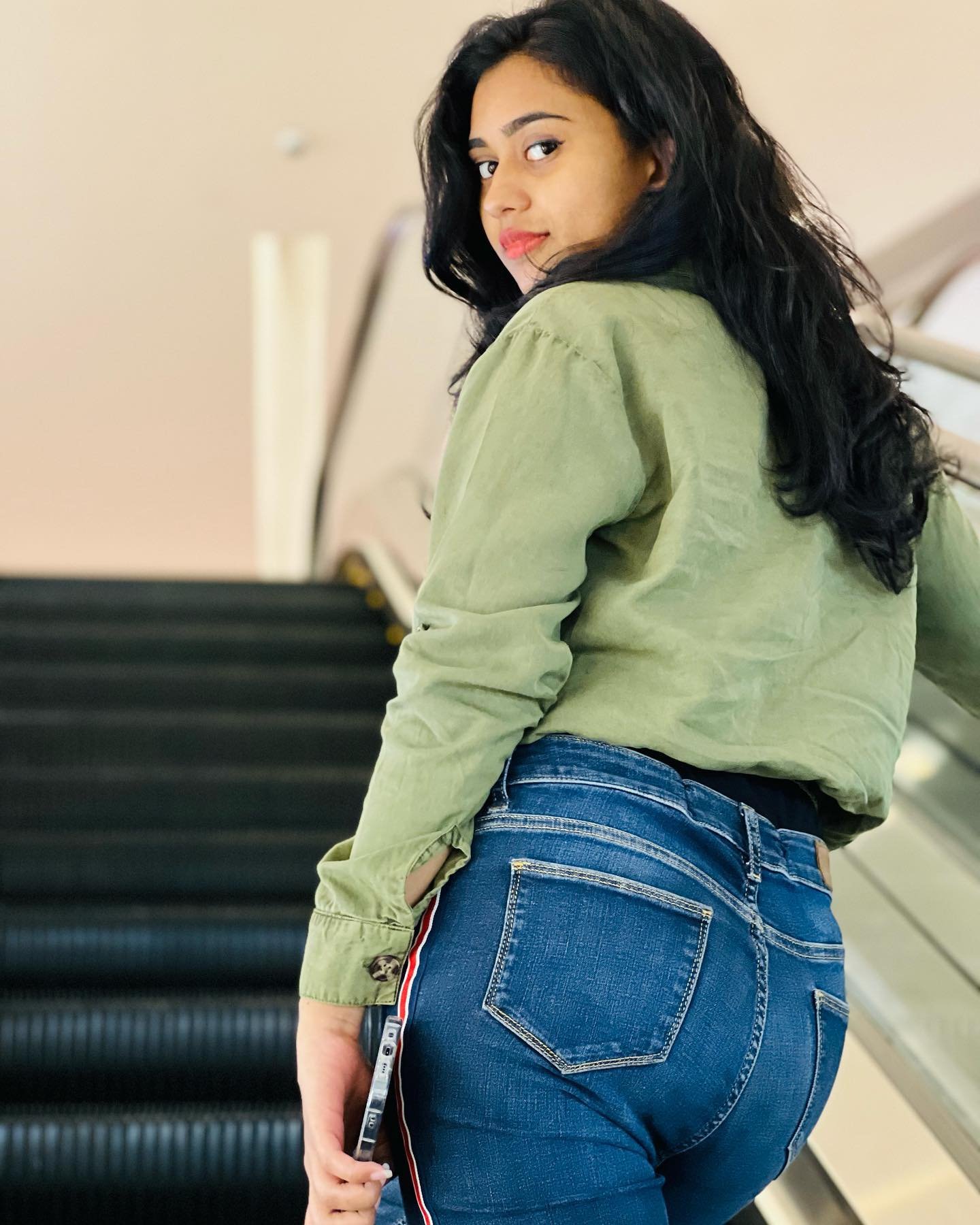 Gayathri Shanker: “Nalla Samayam” Movie Actress Wiki and 20+ Beautiful ...