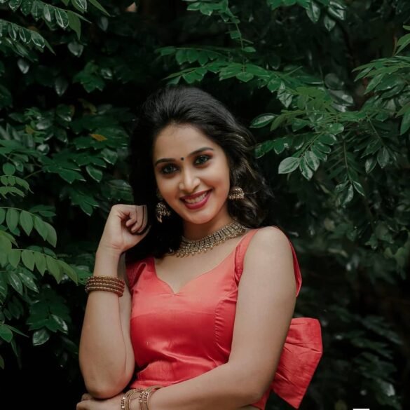 Bhama Arun: Wiki, Age, Biography, Family, Movies, and 30+ Beautiful ...