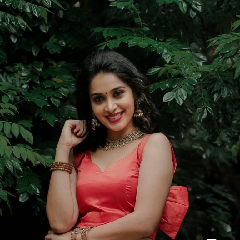 Bhama Arun: Wiki, Age, Biography, Family, Movies, and 30+ Beautiful ...