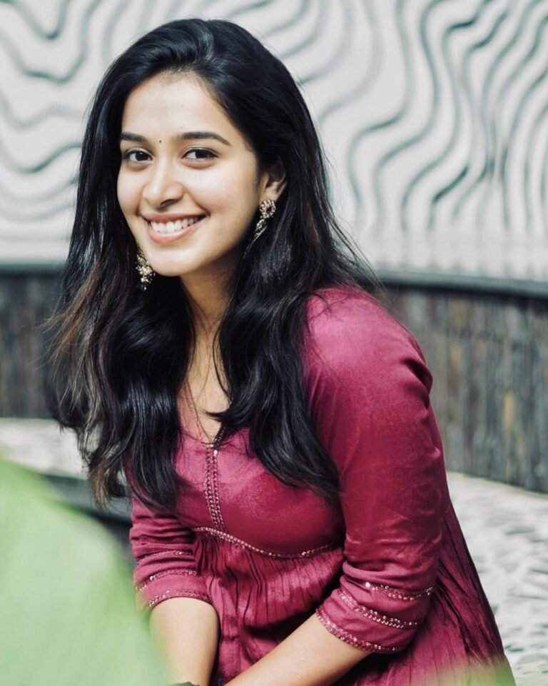 Bhama Arun: Wiki, Age, Biography, Family, Movies, and 30+ Beautiful ...